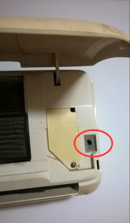 老式美的空调强制开关在哪里