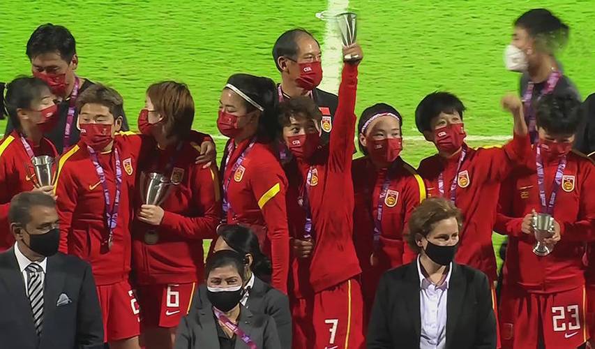 中国女足3比2逆转夺冠图标