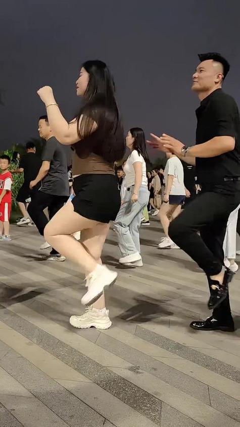 哔哩哔哩广场舞蹈视频