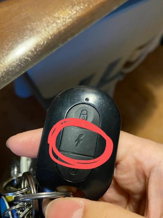 电动车的闪电按钮是什么意思图标