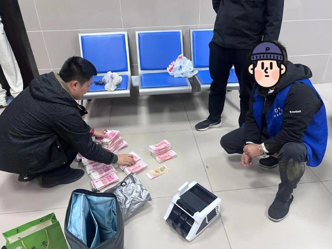 帮朋友取钱被警察抓捕图标
