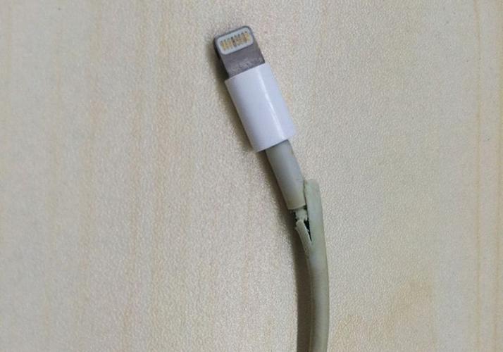 新的原装苹果数据线充不了电图标