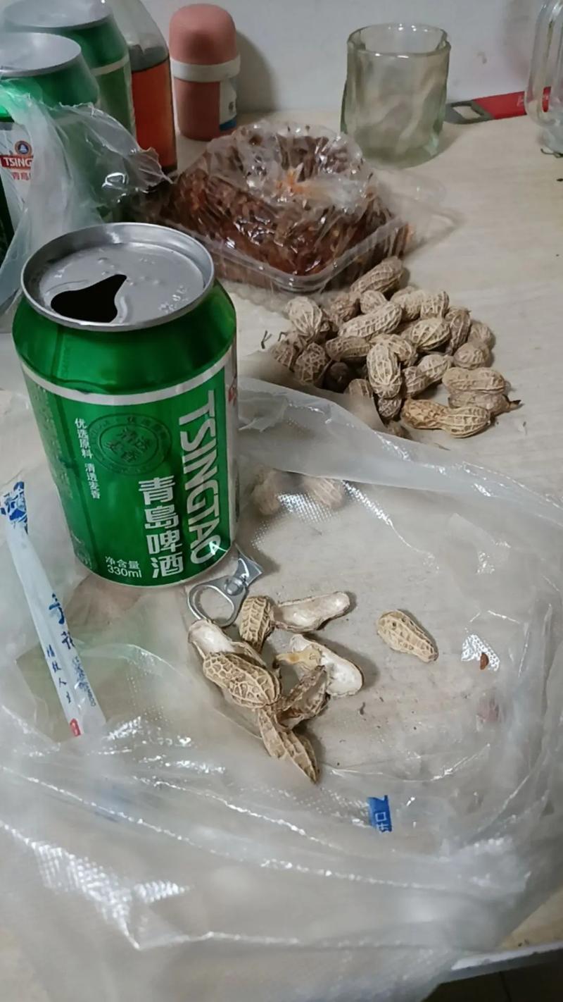 啤酒花生矿泉水图标