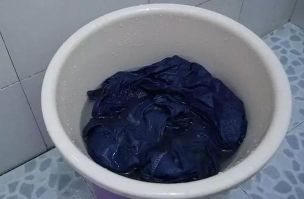 蓝色衣服怎样洗不褪色图标