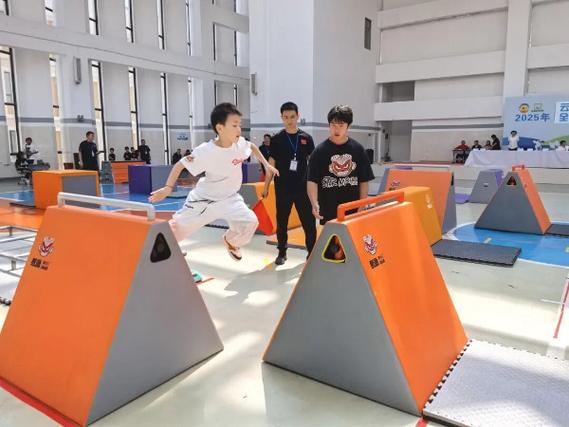 小学生室内跑酷视频图标
