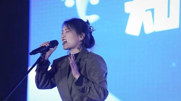 为什么一拿话筒不会唱了图标