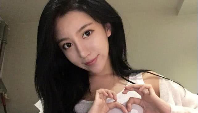 女人抖音比心啥意思图标