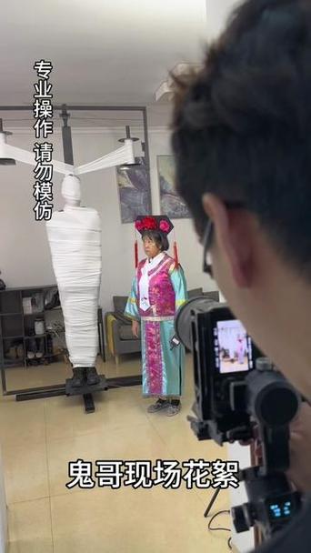 被蜘蛛网裹成木乃伊游戏图标