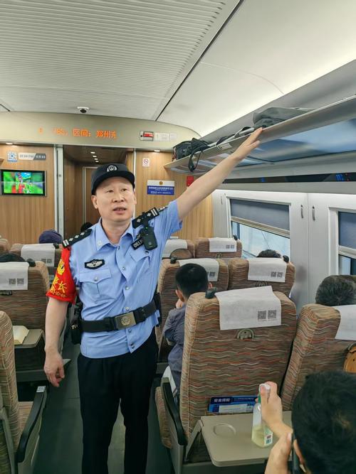 重生南锣鼓巷当乘警截图