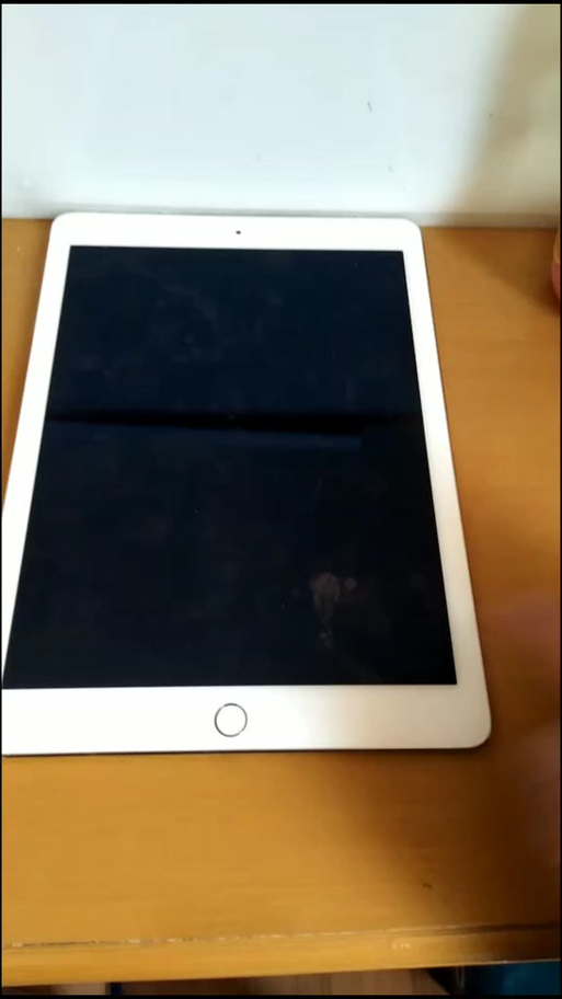 ipad屏幕黑白不均