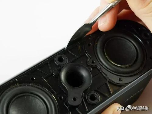 索尼音响怎么拆开外壳