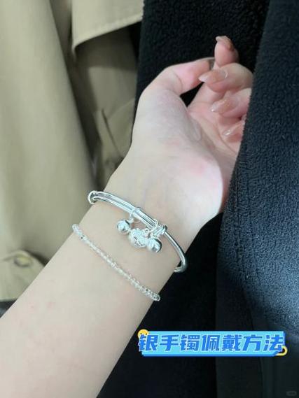 小狐狸银手镯的含义截图