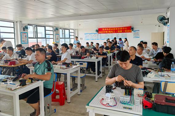 劳动局免费培训电工截图