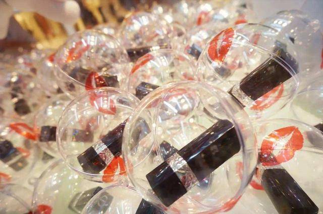 谁的口红闯关提现怎么下载截图