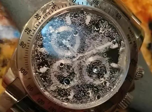 欧米茄手表进水有雾气怎么办图标