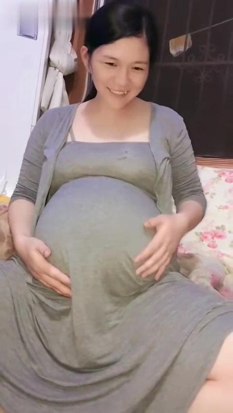 荒岛妈妈怀孕大肚子要生图标