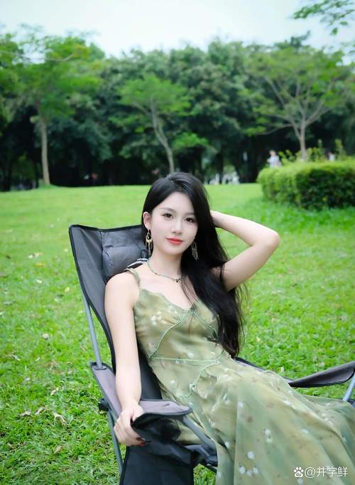 抖音杭州女遇见子薇简介图标