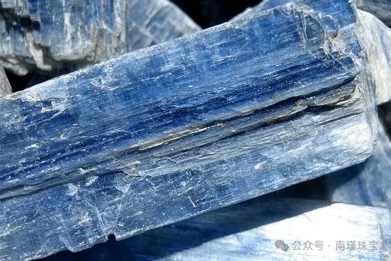 蓝晶石什么颜色最好