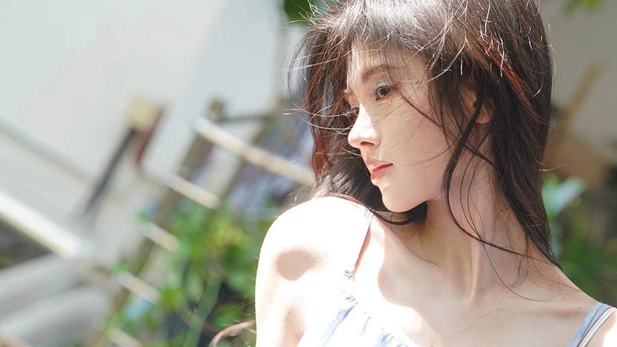 鞠婧祎正脸超清全屏壁纸图标