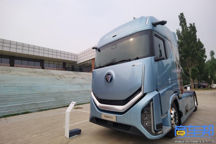 欧曼600度电动牵引车