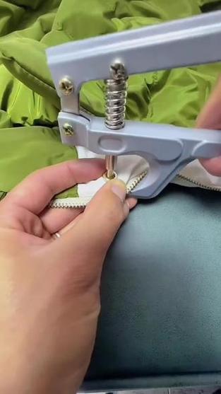 羽绒服吸扣容易坏吗图标