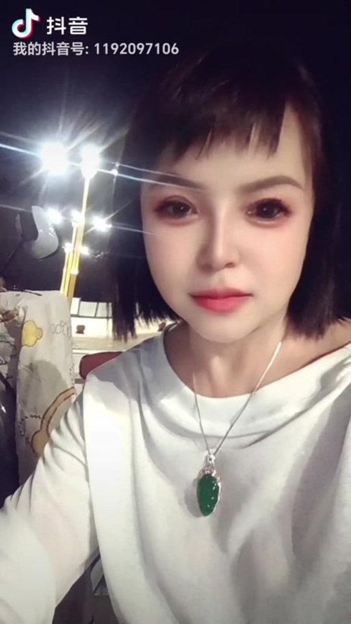 抖音怎么拍两个人一边一个截图