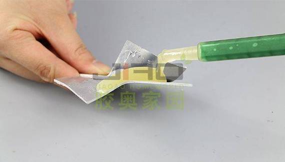ab胶不小心弄到衣服上怎么办