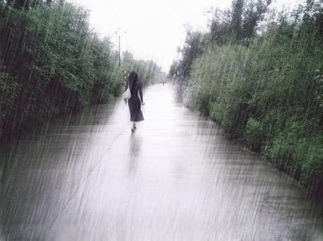 下雨天手机淋湿会不会有事截图