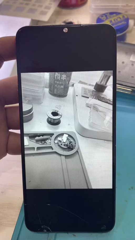 后置摄像头上有黑点图标