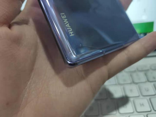 mate30后置摄像头玻璃碎了图标
