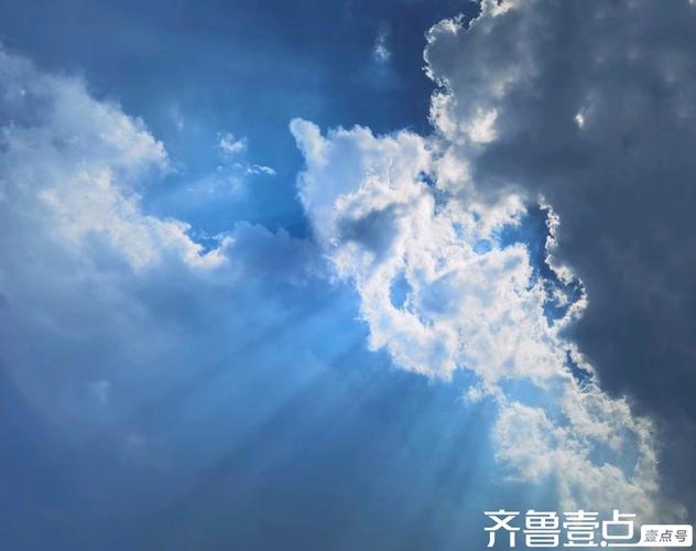 多变的云朵图标