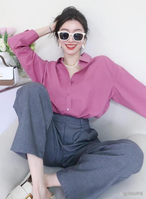 喜欢穿粉色衣服的女孩图标