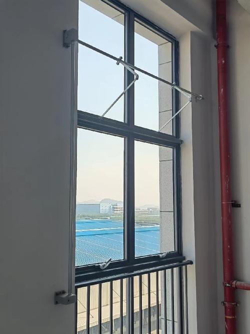 手摇曲臂开窗器安装方式图标