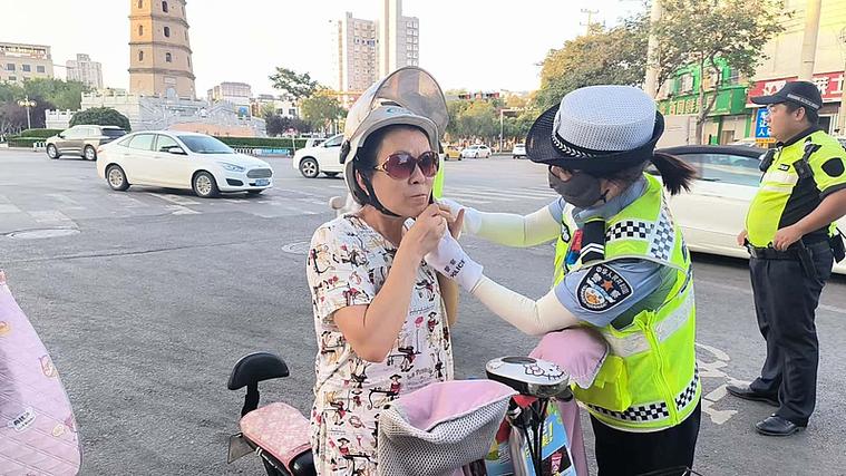开电动车没戴头盔被登记怎么办图标