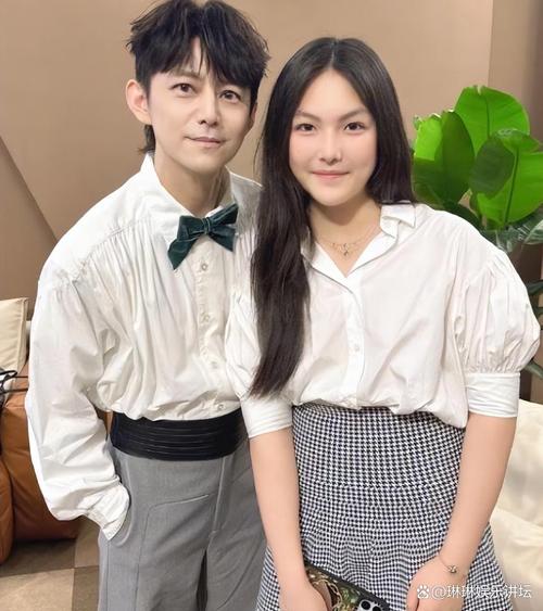 何炅李湘图标