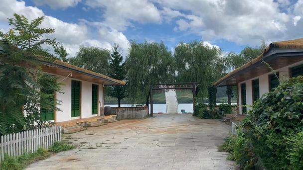湖畔小院