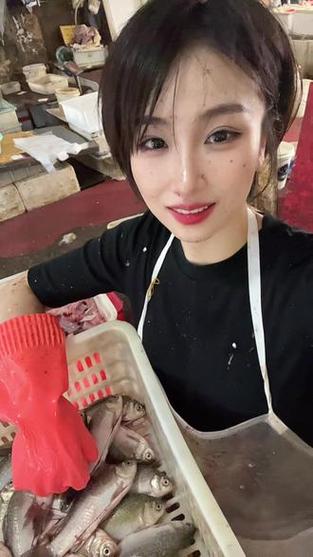 卖鱼的小姐姐图标