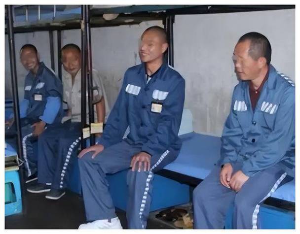 监狱体罚犯人图标