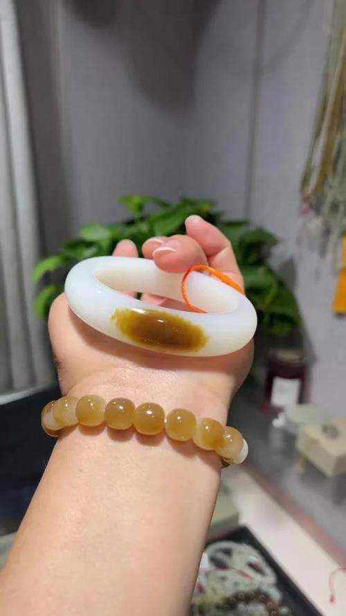 玉镯哪种玉最好图标