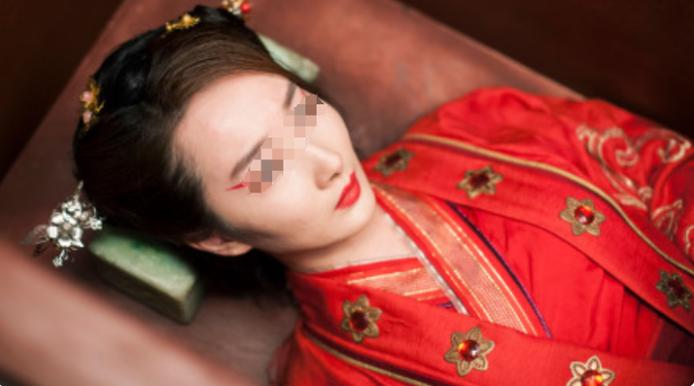 我做镇尸人的日子截图