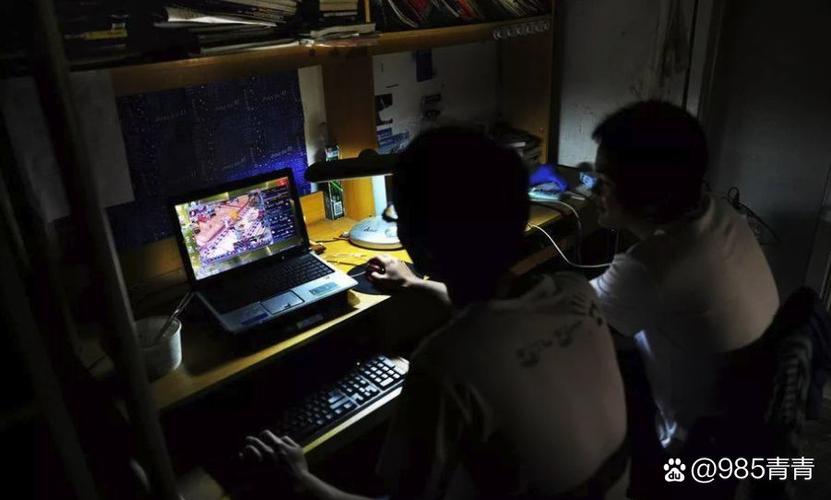 女朋友和男生玩游戏到深夜图标