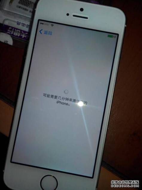 苹果7白屏开不了机怎么回事