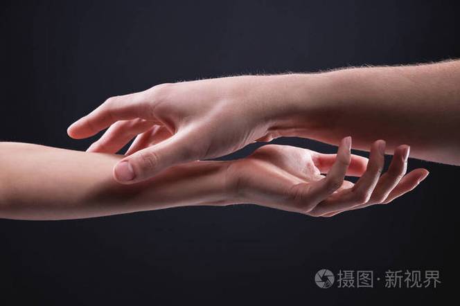 男生轻轻摸你的头发图标