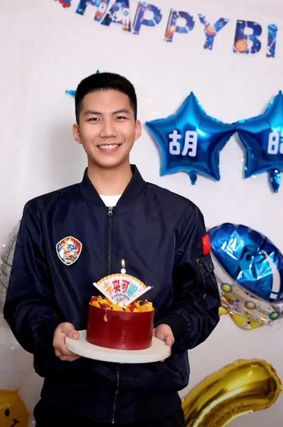 16岁是孩子吗图标