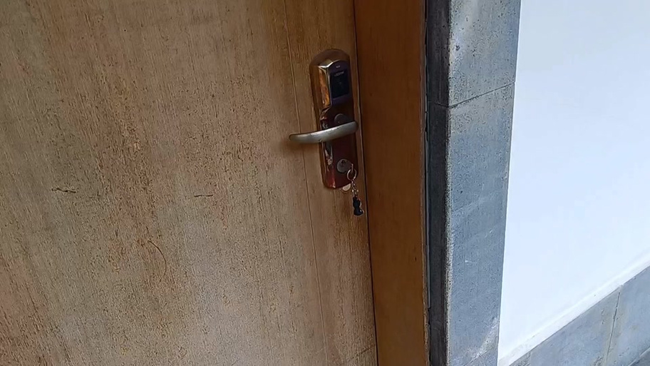 卧室灯一闪一闪是哪里坏了图标