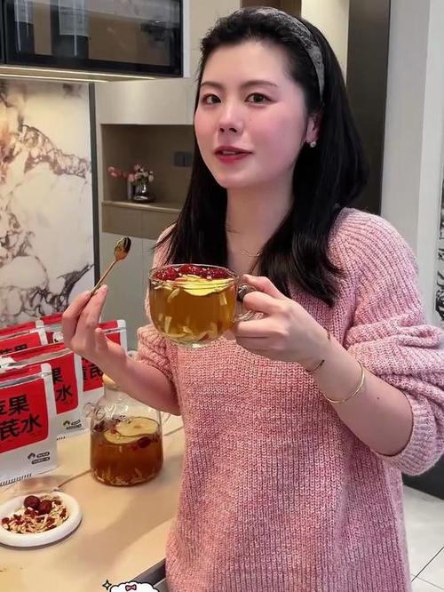 女人抗衰老每天坚持喝图标