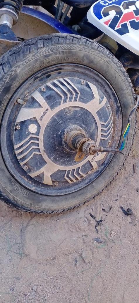 电瓶车后轮抱死推不动
