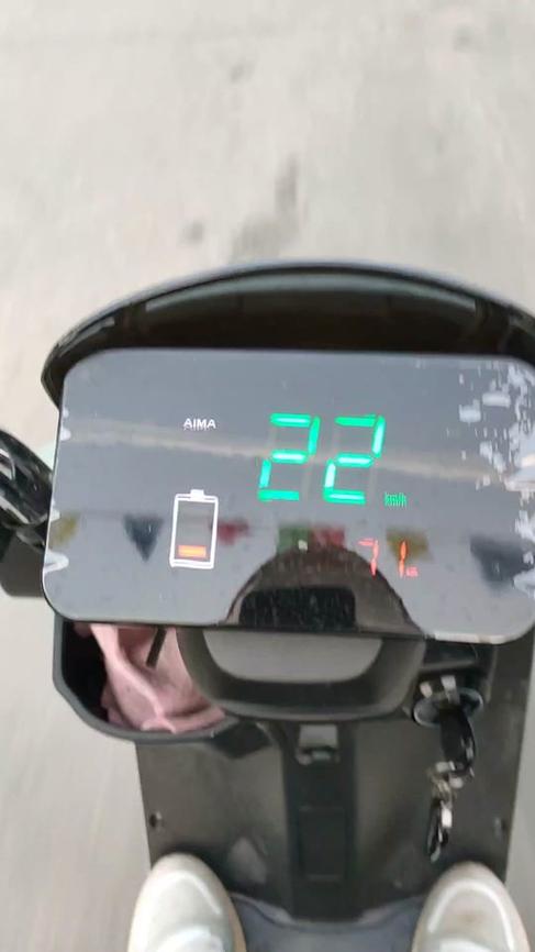 电动车看着满电一骑就没电图标