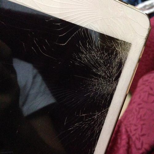 ipad屏幕摔坏了截图