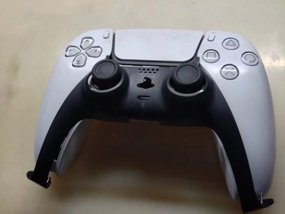 ps5手柄自动往左飘图标
